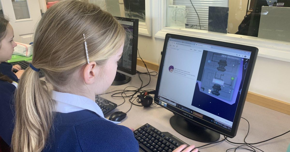 Teaching Girls To Code In Lebanon Erase All Kittens